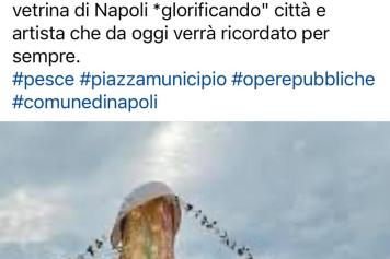 Il Pulcinella «fallico» di piazza Municipio diventa un meme sui social ...