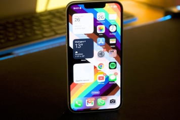 iPhone 16e recensione: prestazioni e autonomia al top, ma occhio al prezzo - La Scelta Giusta ...