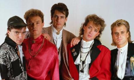 Tony Hadley compie 64 anni: il fotoromanzo a 18 anni, i cinque figli, 7 ...