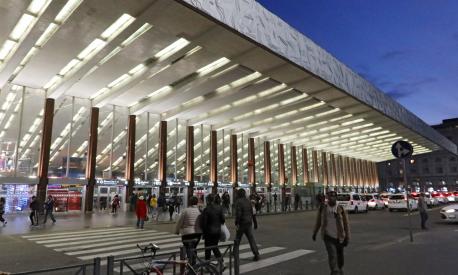 Stazione Termini, tendopoli e sporcizia: ecco cosa trovano i turisti in ...