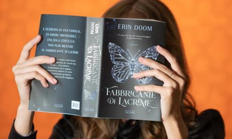 Erin Doom è Matilde, storia della scrittrice senza volto: dai romanzi ...