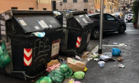 Le foto dell'emergenza rifiuti a Roma inviate dai lettori del Corriere ...