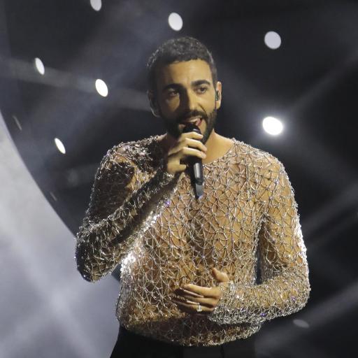 Il maschio si riprende il suo look creativo: visi rasati, trucco ...