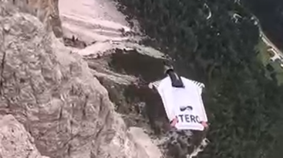 Il video dell'ultimo volo postato sui social da James Lee Nowland in ...