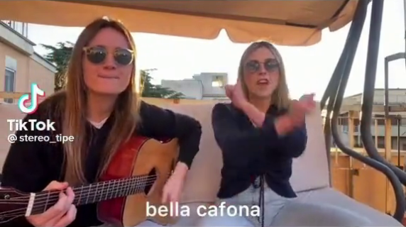 «Le Stereo_tipe» Caterina Zerboni e Ilaria Vena cantano le ragazze ...