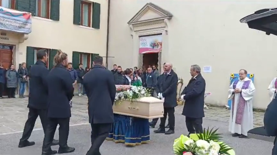 Padova, il funerale di Sara Buratin: «La tua passione per la vita ci ...
