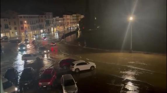 Maltempo in Veneto, allerta «rossa» per i nuovi temporali: case allagate e senza luce. Zaia ...