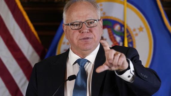 Chi è Tim Walz, il vice scelto da Kamala Harris per la corsa alla Casa ...