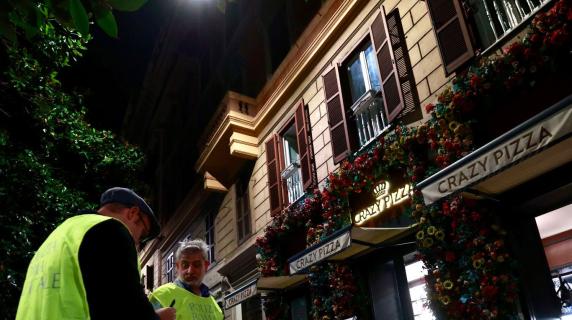 Il blitz dei vigili al «Crazy Pizza» di Flavio Briatore in via Veneto a ...