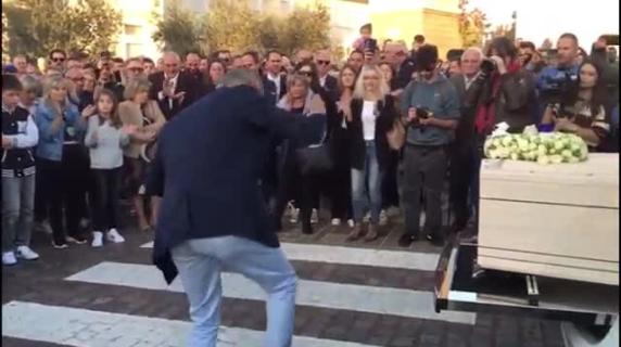 Il video del nonno che balla al funerale del nipote a Castelfranco ...