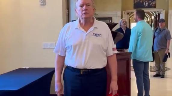 Donald Trump fa scalpore con un nuovo taglio di capelli | Corriere TV