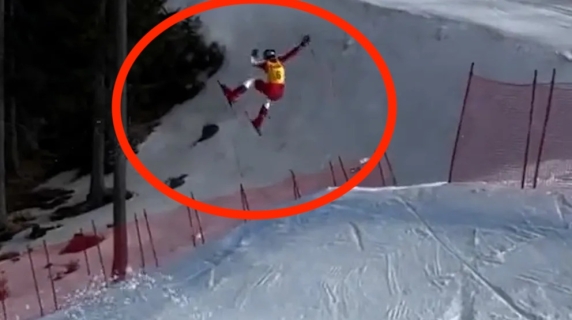 Bonelli strabuzza gli occhi e imita lo «sguardo inquietante» di Giorgia ...