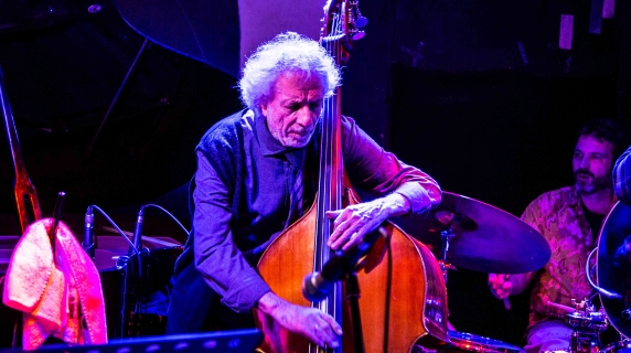 Giovanni Tommaso all'Alexanderplatz, il live con il suo gruppo Apogeo ...