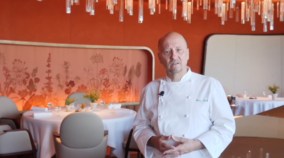 Viaggio nel miglior ristorante di Roma: «La Pergola» dello chef Heinz ...