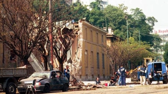 La commemorazione per i 32 anni della strage di via Palestro a Milano ...
