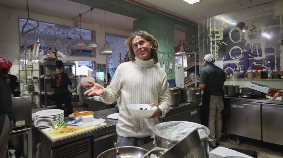 Cesare Marretti, il video nella cucina del suo locale: «Con chiusure e ...