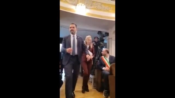 Salento, parrocchiana s'invaghisce del prete del paese e lo perseguita ...