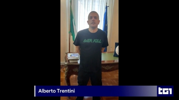Trentini libero dopo 423 giorni, le prime ore fuori dal carcere. «Avevo ...
