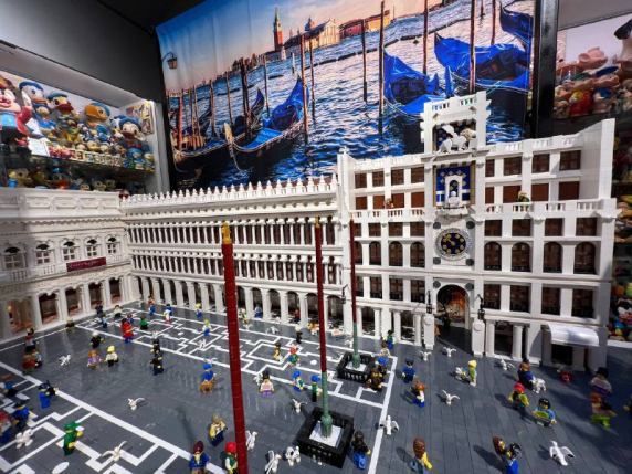 Venezia, piazza San Marco record con 170mila mattoncini Lego: «Otto ...