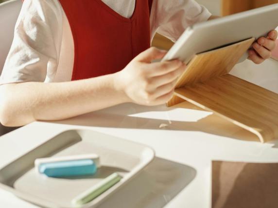 Scuola, il ministero lancia il concorso «L’IA tra i banchi» Idee e ...