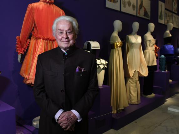 Roberto Capucci, doppio omaggio in tv e con una mostra su fantasia e ...