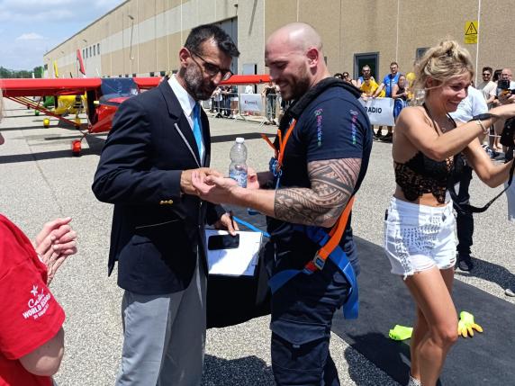 Il superuomo Matteo Pavone entra nel Guinness dei primati: ha ...