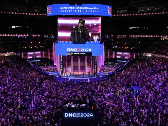 Elezioni Usa 2024, Tim Walz, Bill Clinton e a sorpresa Oprah Winfrey ...