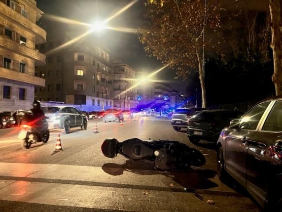 Incidente lungotevere Flaminio: con lo scooter contro lo spartitraffico ...