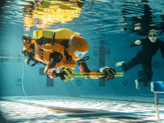 Ocean One K, il robot antropomorfo che va a caccia di relitti sommersi ...