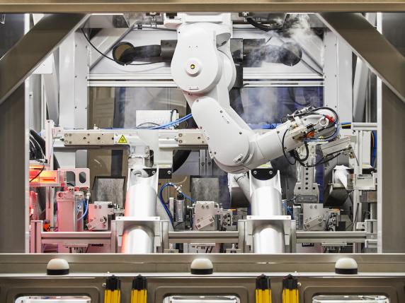 Daisy, il robot che smonta gli iPhone pezzo per pezzo per riciclarli ...