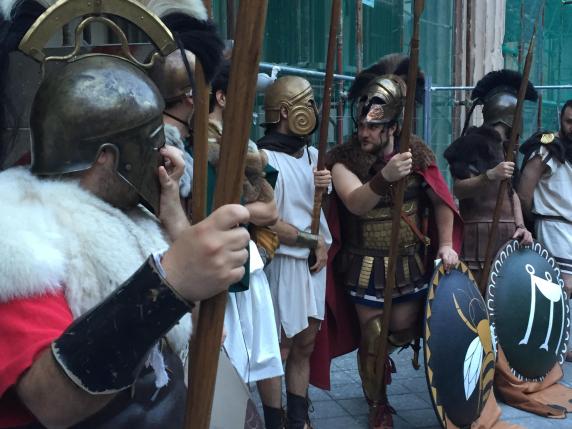 Con la “Lampadoforia” rivive la Neapolis greco-romana | Corriere.it