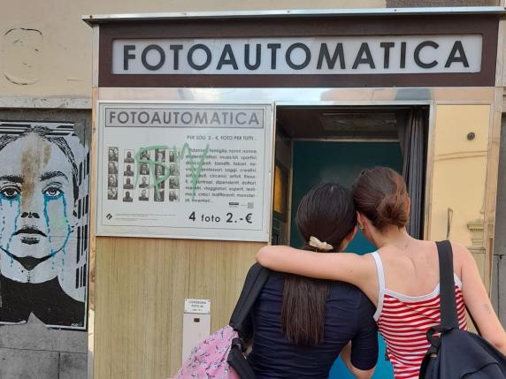 Firenze, tutti in fila da Fotoautomatica (per 4 scatti in bianco e nero ...