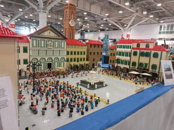 Il Ponte Vecchio fatto con i Lego di Lorenzo Vezzi: l'opera realizzata ...