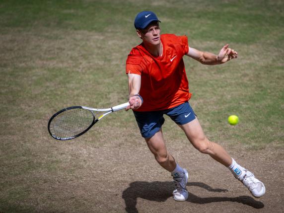 Sinner batte Zhang all'Atp di Halle: risultato 6-4; 7-6. Jannik in ...