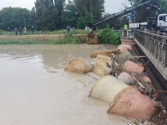 Maltempo, allerta rossa in Emilia-Romagna: allagamenti, frane e piene ...