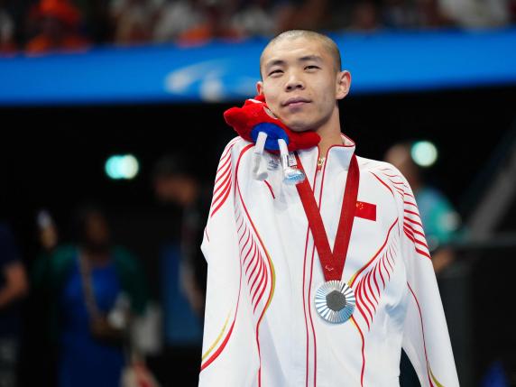 La tecnica e gli allenamenti estremi del nuotatore cinese senza braccia ...