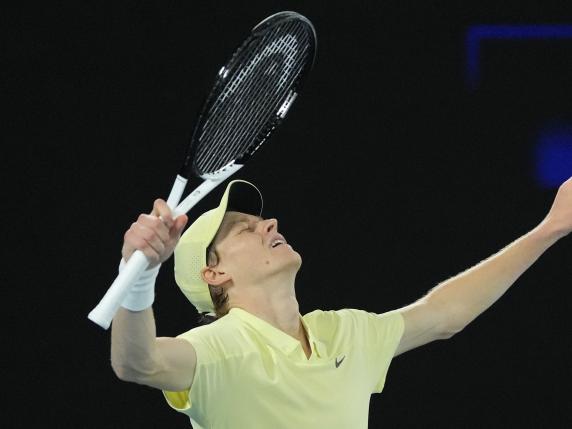 Sinner batte Zverev in tre set (6-3; 7-6; 6-3) e vince per la seconda volta l'Australian Open ...