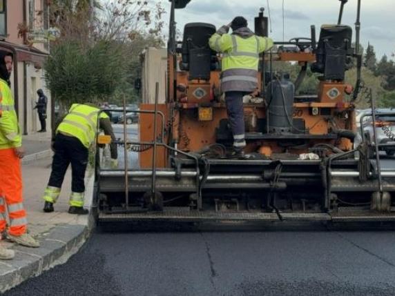 Agrigento Capitale della cultura e le strade asfaltate coprendo i ...