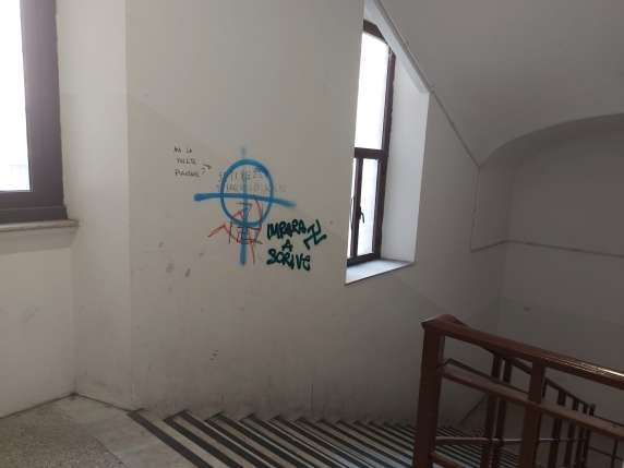 Svastiche e saluti fascisti al liceo Malpighi di Roma, la rabbia dei ...