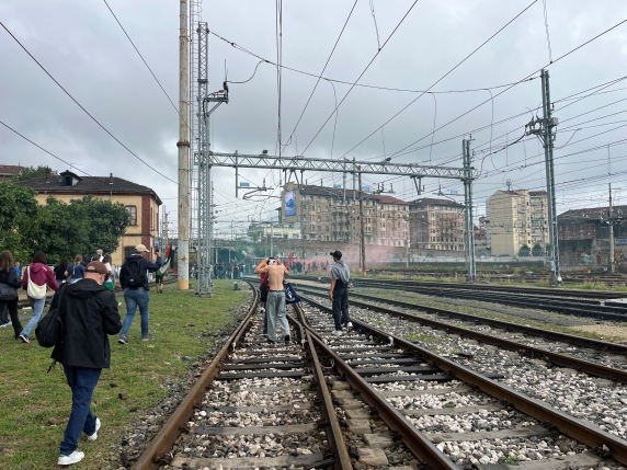 Sciopero per Gaza: dopo i blocchi su strade e binari un corteo di ...