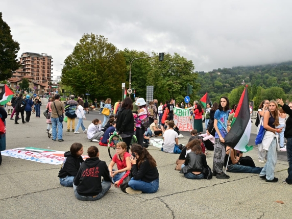 Sciopero per Gaza: dopo i blocchi su strade e binari un corteo di ...