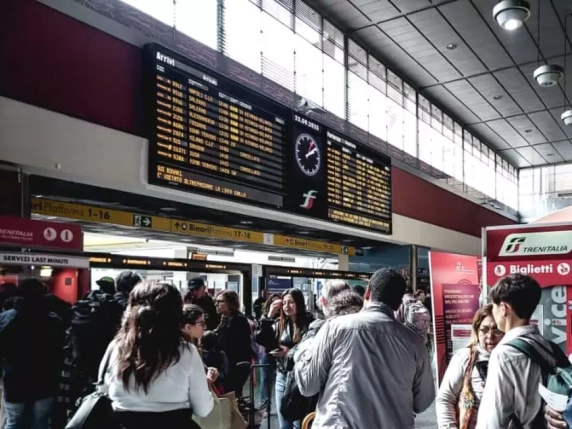 Sciopero per Gaza: dopo i blocchi su strade e binari un corteo di ...