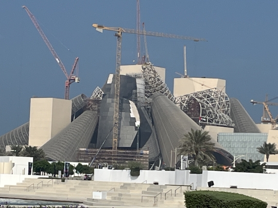 Con il nuovo museo Zayed, Abu Dhabi sempre più hub per l'arte internazionale globale | Corriere.it