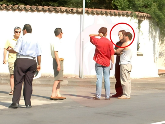 Sempio davanti alla casa di Chiara Poggi, il giorno del delitto di ...