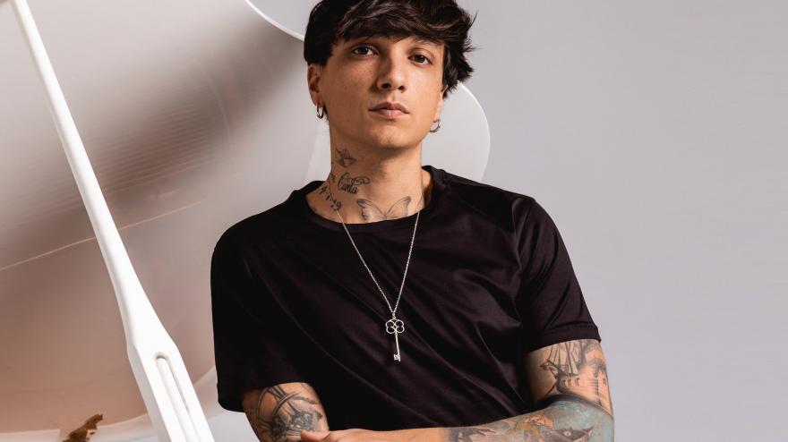 Ultimo: è uscito il video di Alba, il brano cantato al Festival di ...