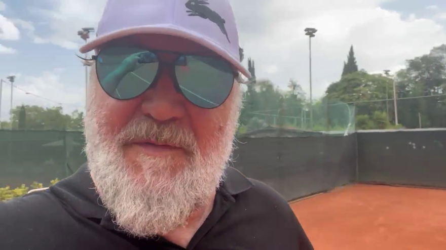 Note dell'ambasciatore di Roma, Russell Crowe: «Indovinate dove sono? È ...