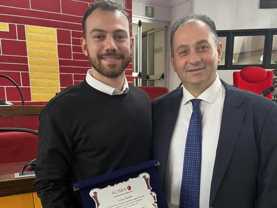 Luca Morelli, premiato il ragazzo di Roma che salvò uomo in acqua a ...