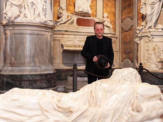 Bono Vox a Napoli, visita al Cristo Velato nella Cappella Sansevero ...