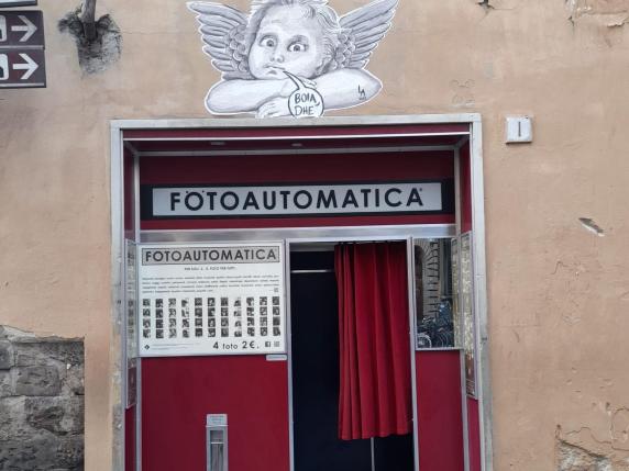 Firenze, tutti in fila da Fotoautomatica (per 4 scatti in bianco e nero ...