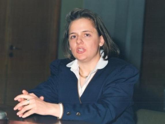 Cinzia De Lio, come ha fatto la prof destituita a essere assente 20 ...